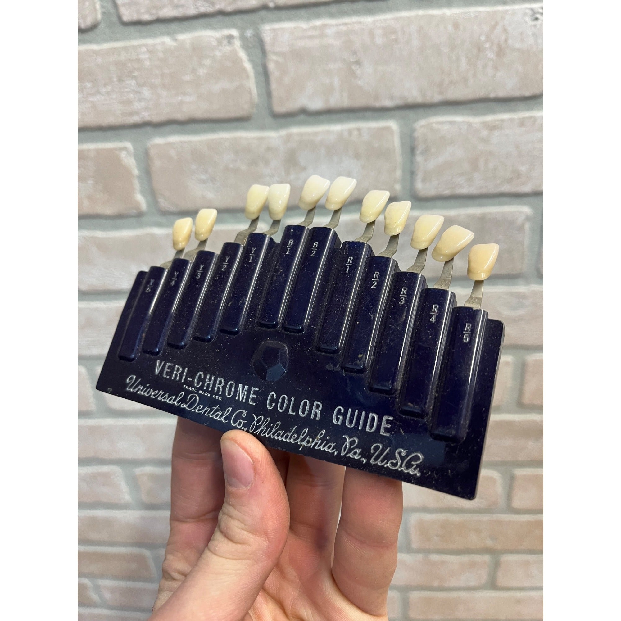 Vintage Veri-Chrome Tooth Color Shade Guide Dental Tool Medical Oddity ...