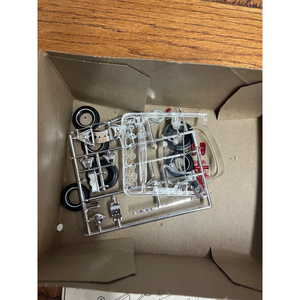 AMT ‘57 Chevy Pepper Shaker 1:25 Model Kit Car Open Box Complete Unass ...